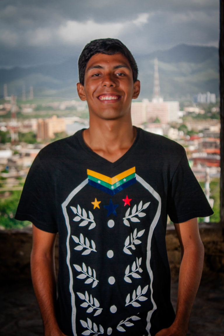 Simón Calderón: Juventud que siembra valores democráticos en la ...